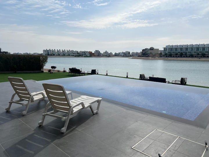 Luxurious Chalet By The Beach In Alkhiran - Kuwait