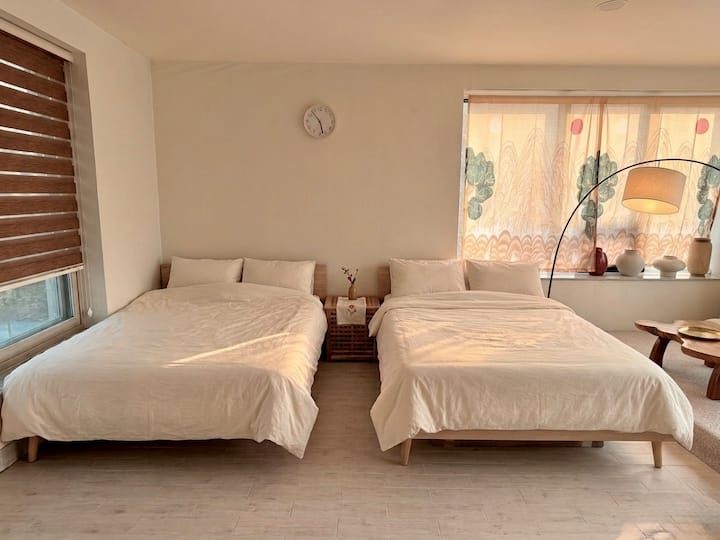 [다원재]이천도자예술마을/넷플릭스/2-4인/도자기체험/화담숲/이천테르메덴/#2쉼재 - 증포동