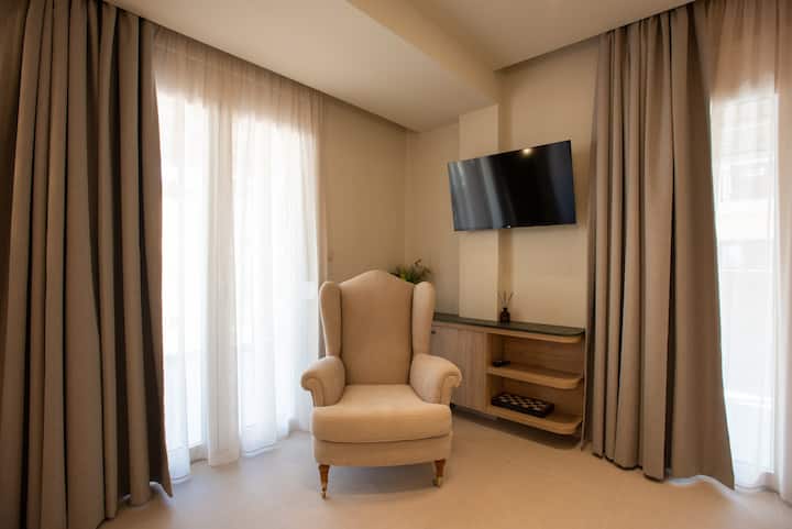 Heraklion Heart 1br/balcony | Walk To All Sites - Iraklion