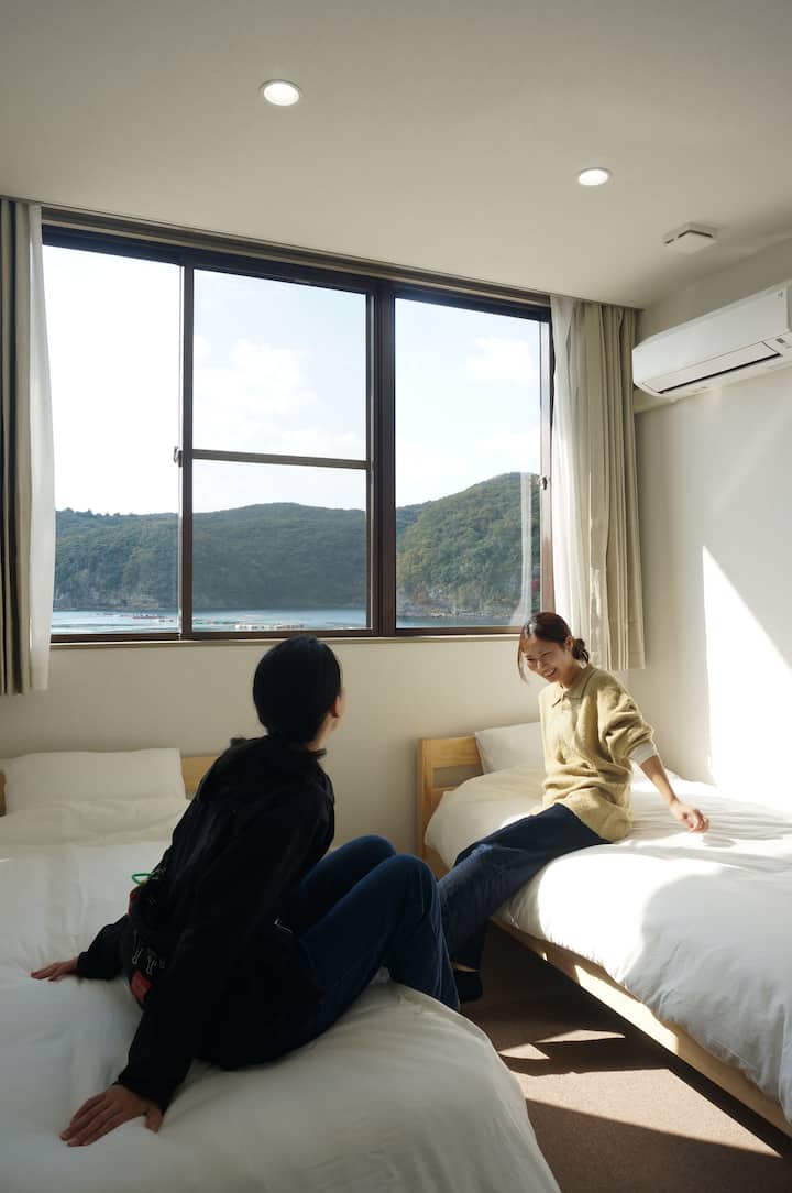 海まで5秒｜漁村の暮らしに触れるゲストハウス｜シングルツイン｜シービュー - 對馬市