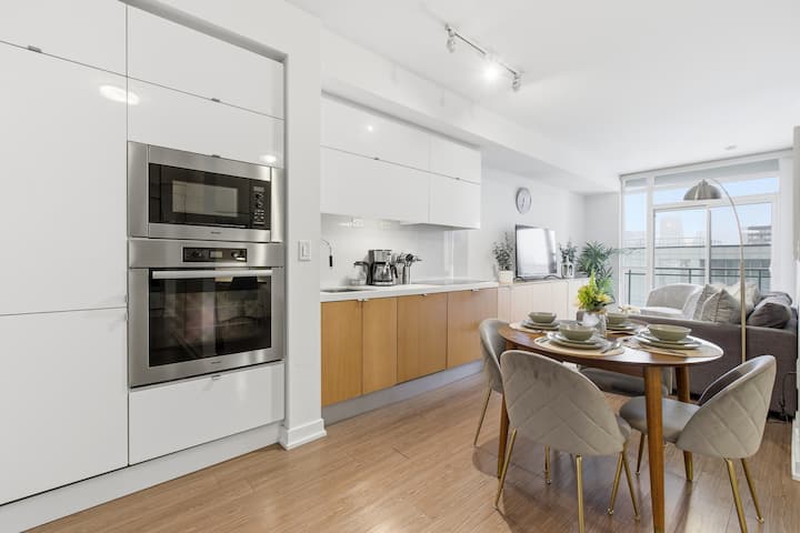 Stylish Stay With Cn Tower Views + 1 Free Parking - Toronto