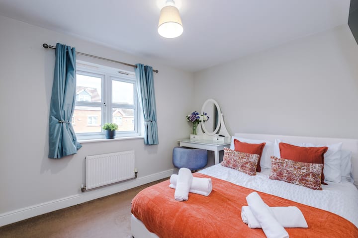 3-br Family & Contractor-ideal House In Warrington - Warrington