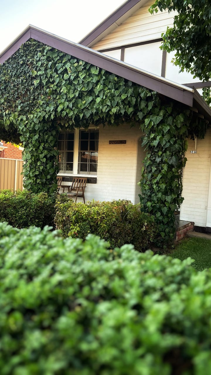 Rockstar Location! (And An Awesome House Too…!) - Dubbo