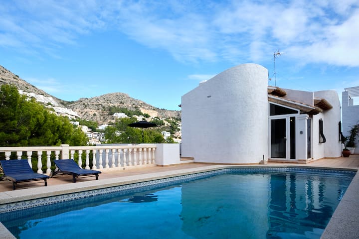 Piscine Privée – Villa De Style Espagnol En Nature - Altea
