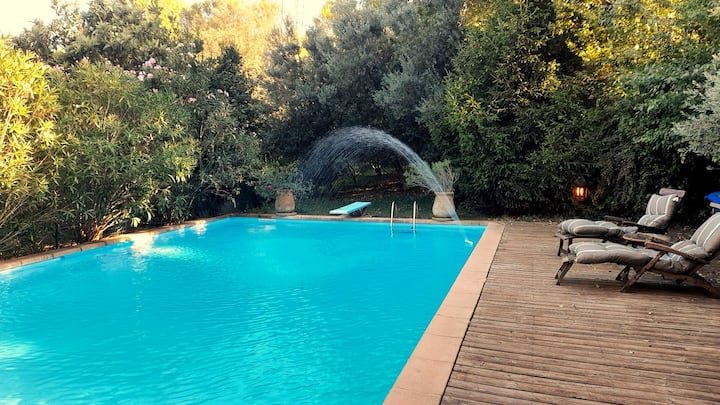 Un Mas En Provence - Pourrières