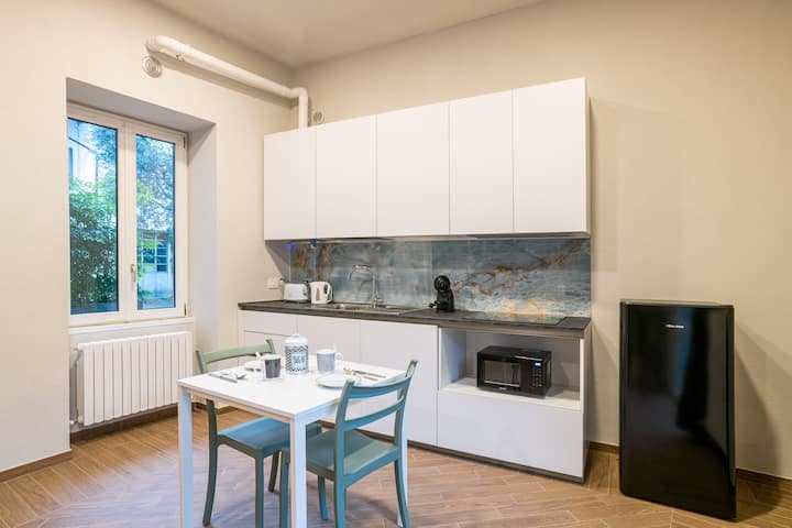Guesthost - Al Civico 4 - Comfy Studio-flat - Lecco