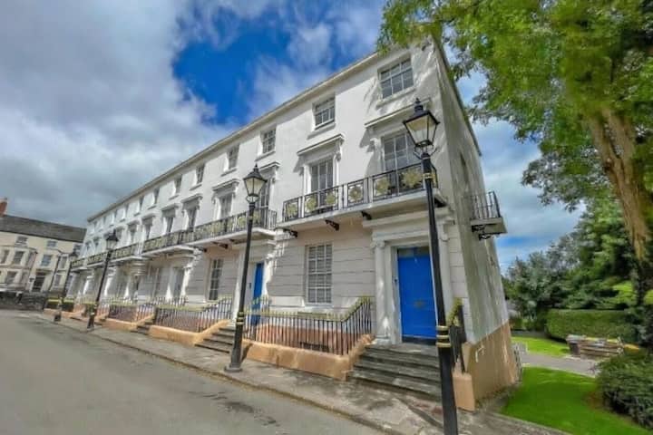 3-bed Luxury Townhouse | 4 Beds + Parking - Newport