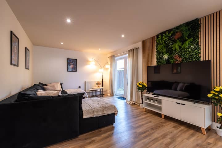 Open Mind Property- 6brhome, Hottub & Free Parking - Southampton