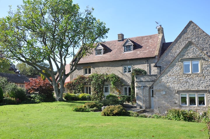 Stunning Cotswold Manor House, Sleeps 12-14 - Bourton-on-the-Water