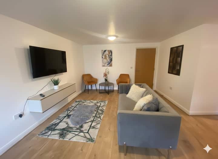 Stylish 2-bed | Manning Gardens - Beckenham