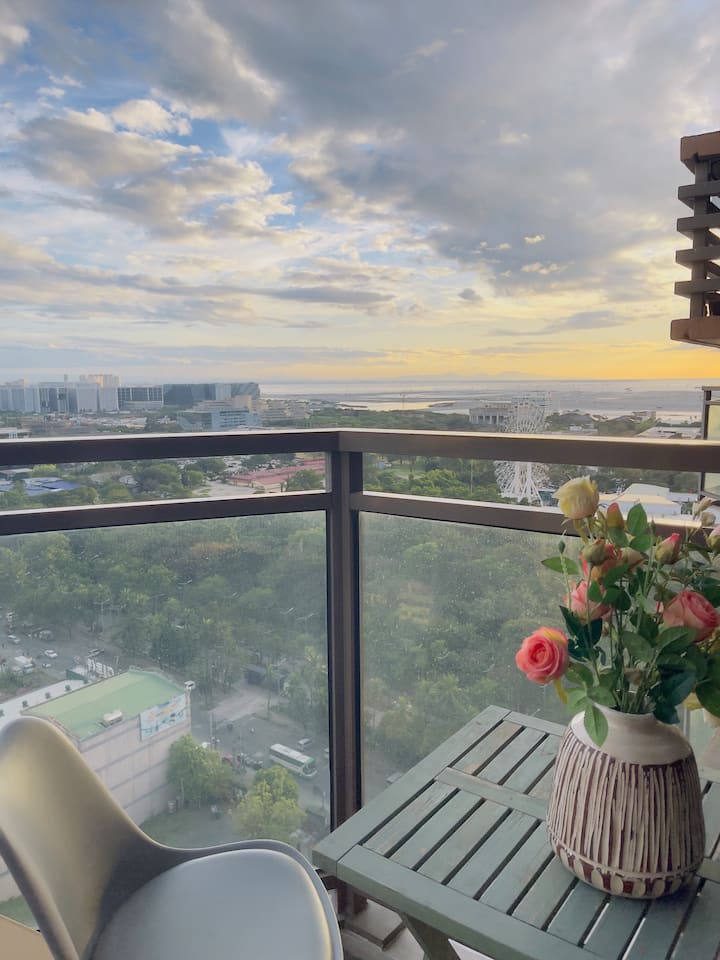 The Radiance Manila Bay Wharton Hotel S16 Premier - Manila