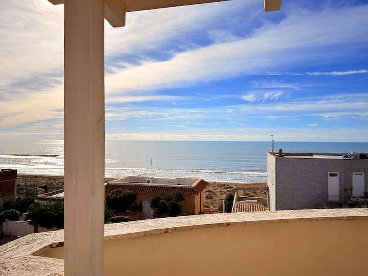 Meduse Seafront - Beach Penthouse - Pomezia