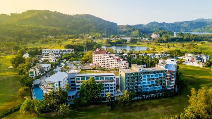 Green Valley Suite  Grand Deluxe + Daily Breakfast - Phuket district, Thailand