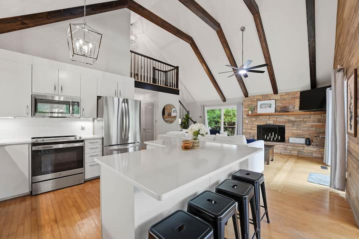 Heron’s Hideaway | Waterfront Cottage W/ Dock - Lake Norman State Park, Troutman