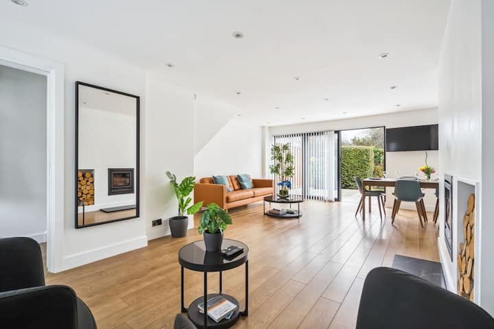 Contemporary 3-bed House - Parking - By Tempstay - Slough