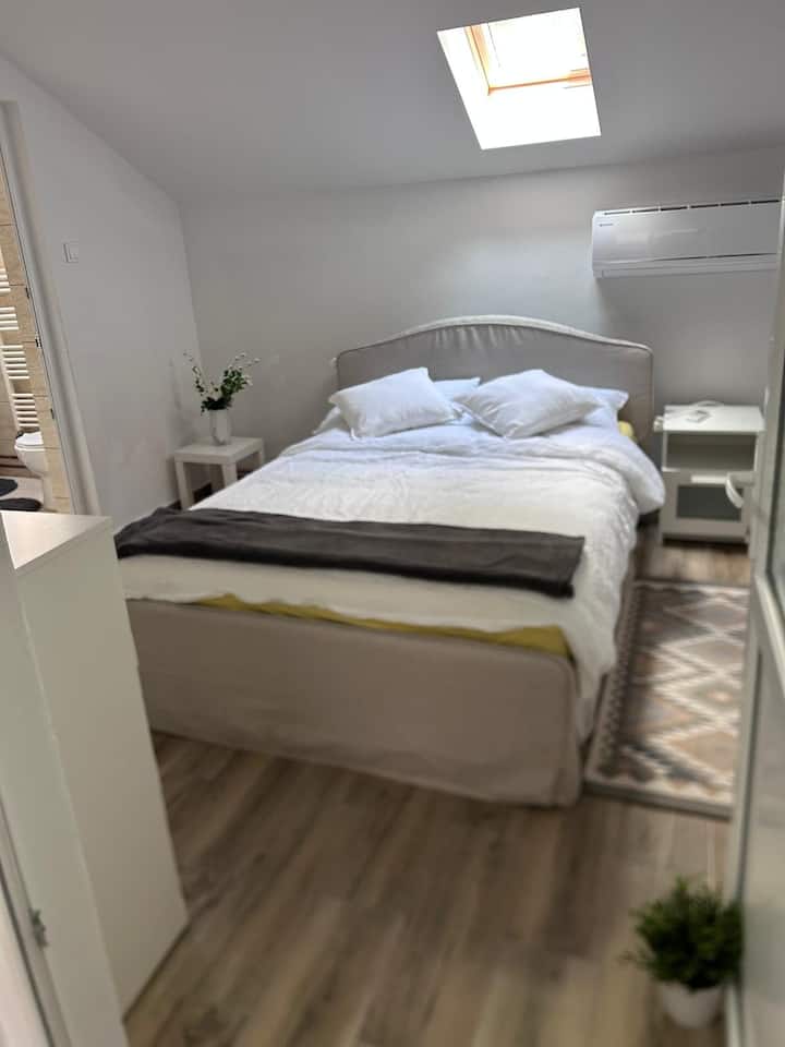 4 Apartamente In Centrul Localității - Deta