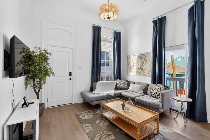 2 Bedroom Uptowner - United States