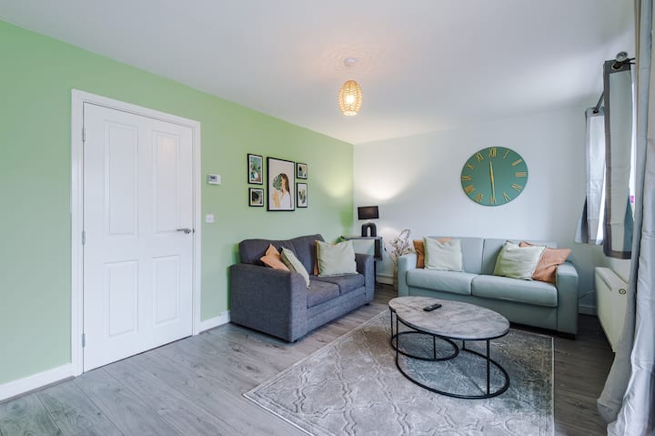 Perfect For Contractors | Driveway Park & 5g Wi-fi - Manchester