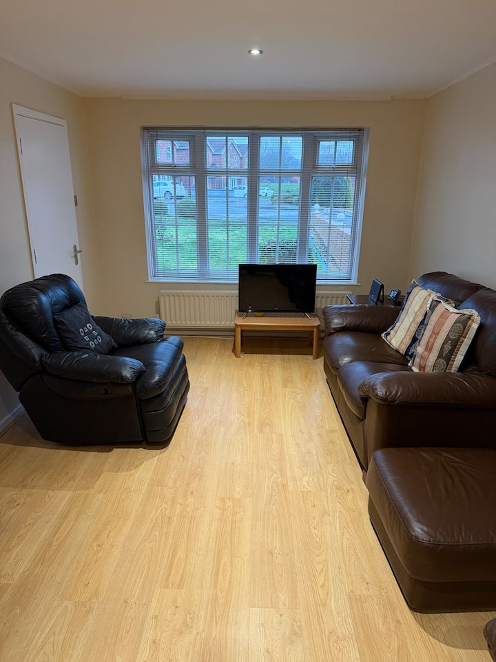Out Of The City Bungalow Available, 2 Bedrooms - The Royal Town of Sutton Coldfield