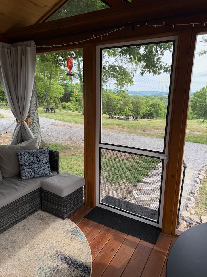 Luxury Tiny Cabin Farmstay With View + Jacuzzi Tub - United States