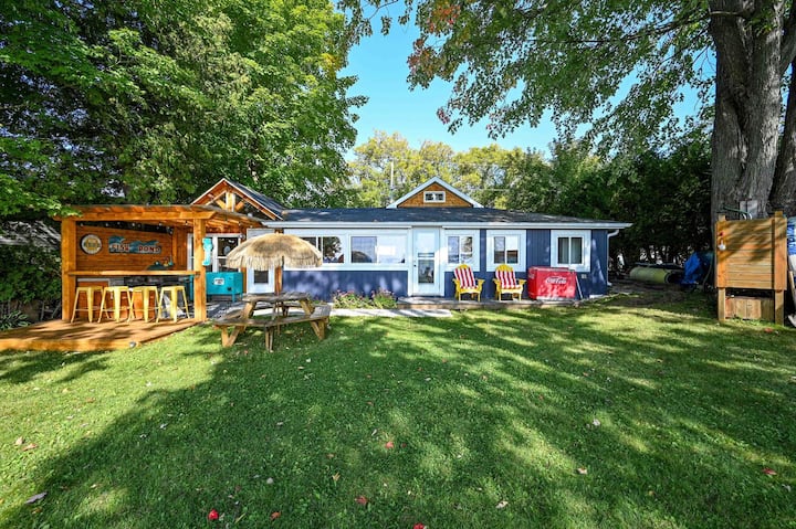 Waterfront Cottage On Lower Rideau Lake - Smiths Falls