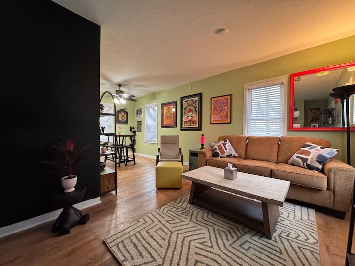 Shoreway Hideaway - Cleveland, OH