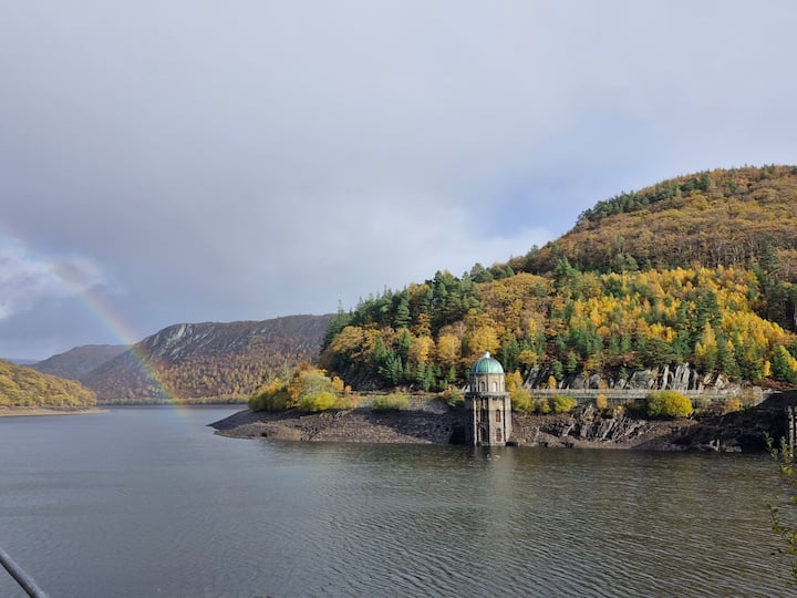 The Bear Den – Cosy Retreat Near Elan Valley - Rhayader