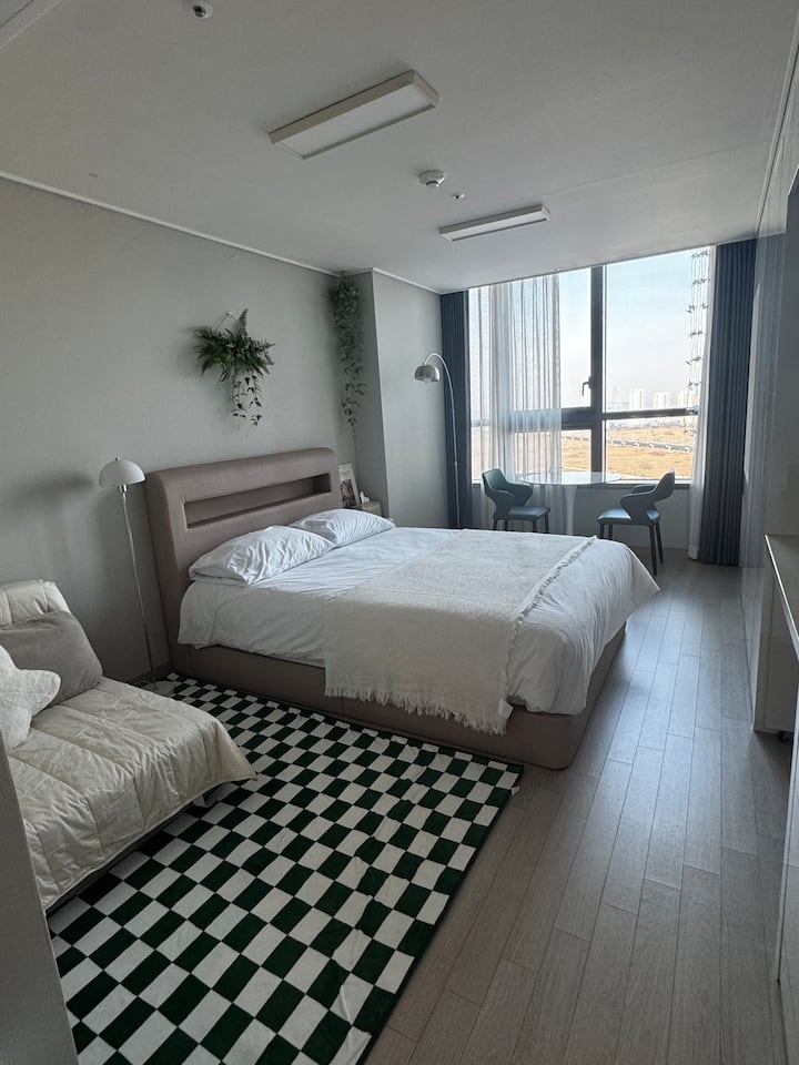 [쉼 스테이]최고급 천연라텍스Tistedal Topper사용#연박할인#커플데이트#서해대교뷰 - Incheon