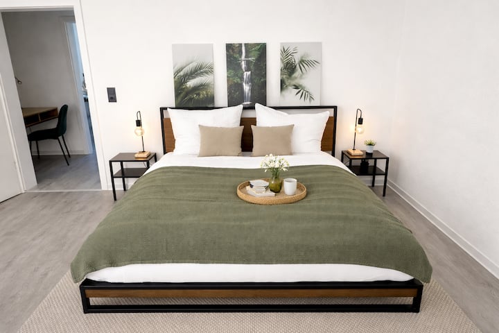 N&n: Studio Mit Netflix + Workstation - Schwerin