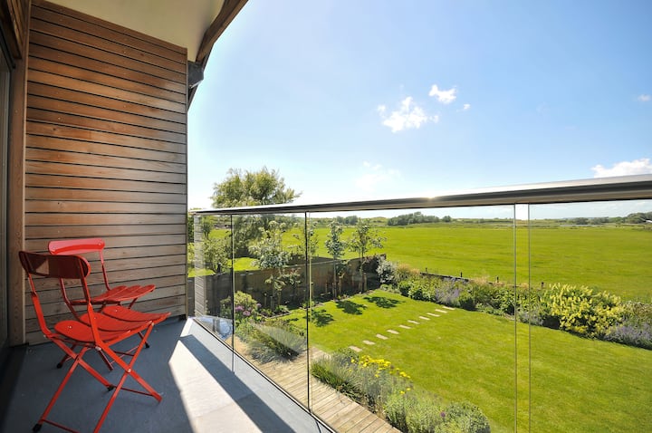 Beach House With Laid-back Aussie Vibes - Camber Sands