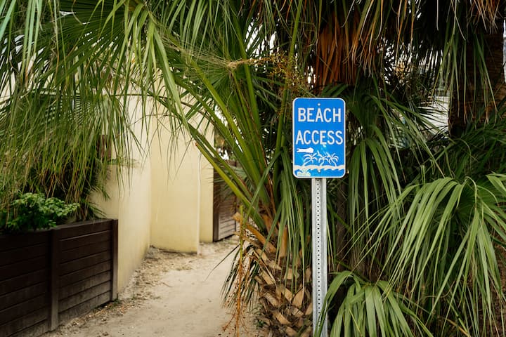 Beach Access & Live Music: Mitchell’s #4 - Treasure Island, FL