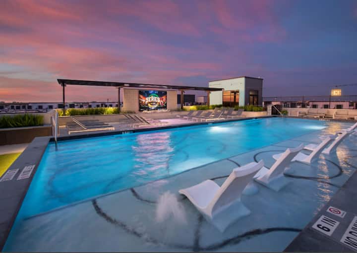 Luxury Gold Heights 1br W/ Skyline Views - Northside - Houston