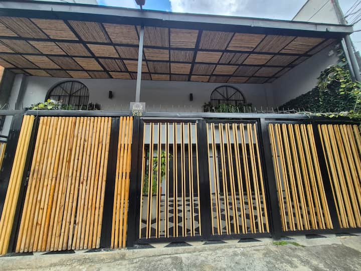 Casa Acogedora Para Viajeros En Usaquén, Bogotá - La Calera, Colombia