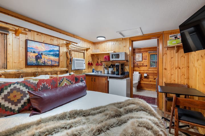 Timber Ridge Cabin: Rustic Getaway - Hill City, SD