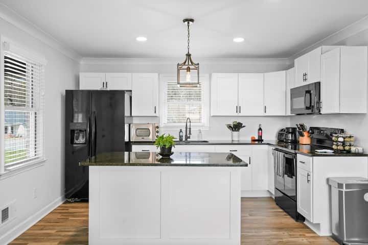 Charming Greenville Getaway - Easley, SC