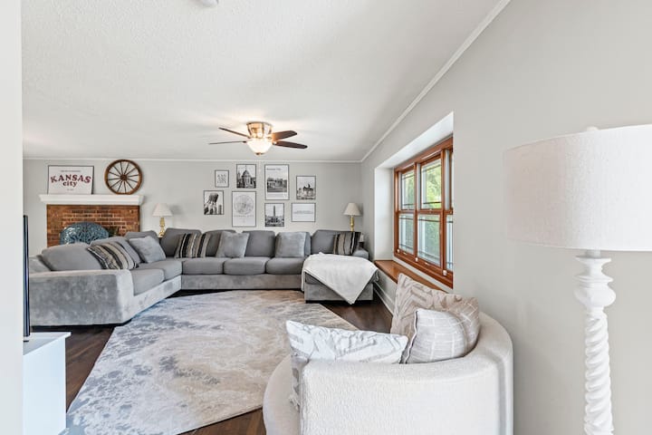 World Cup Stay · 5 Miles To Arrowhead Stadium - Independence, MO