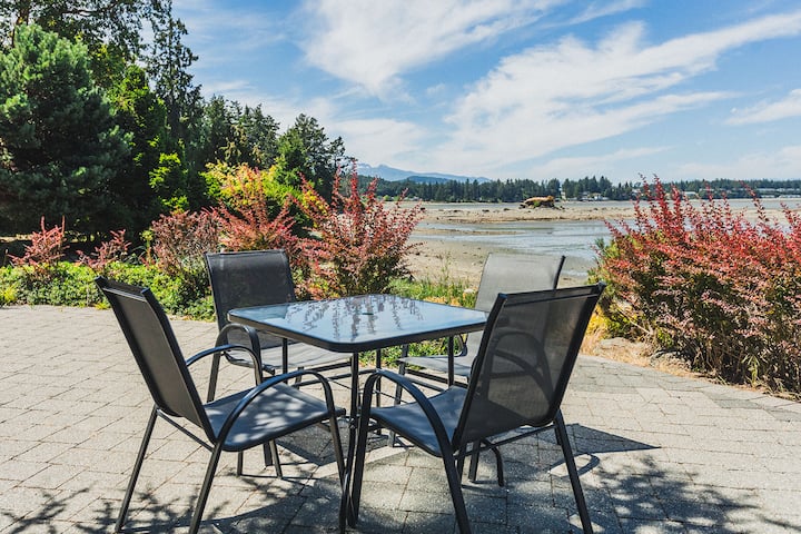 Peaceful Coastal Escape Beach & Resort Access - Parksville