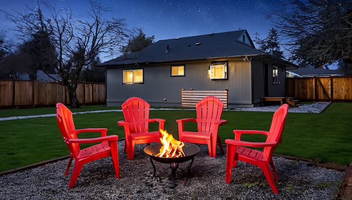 Spring Prices! Fire Pit, Game Room, King Bed, Yard - Tacoma, WA