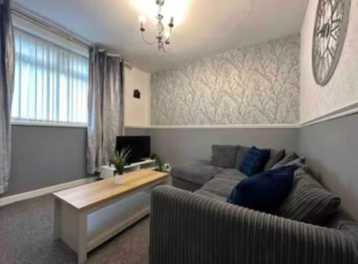 10 Of Spades | Sleeps 5 | Contractors| Warrington - Warrington