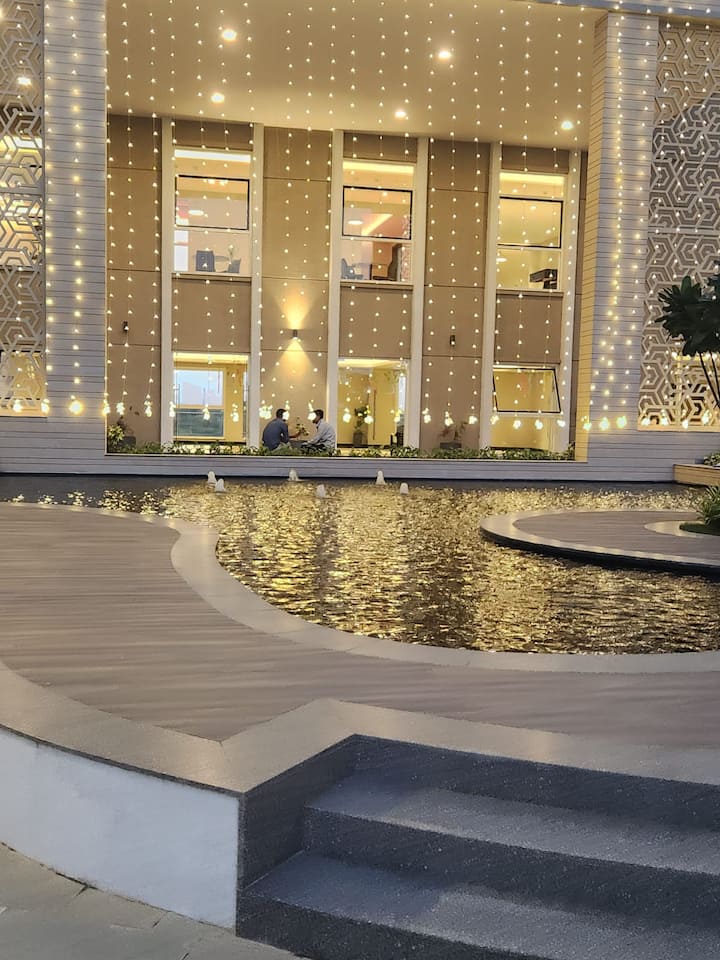 Cozy Gift City 2bhk: Free Parking, Balcony Bliss - Ahmedabad