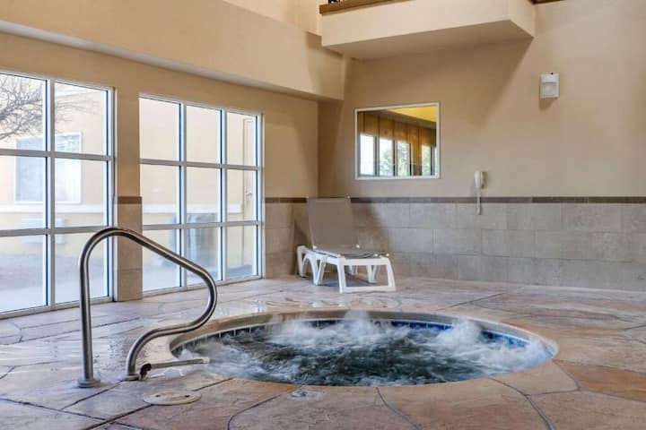 Relax In A Comfy Getaway, 3 Units & Free Breakfast - Albuquerque, NM