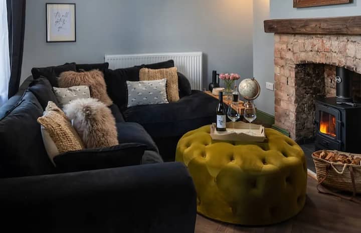 Golygfa Berffaith | Village Countryside Cottage - Colwyn Bay