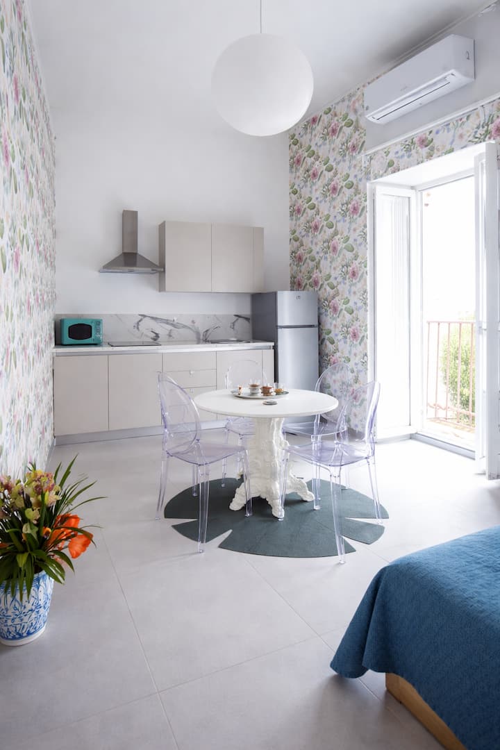 Bilocale Flower Luminoso In Pieno Centro Storico - Lipari