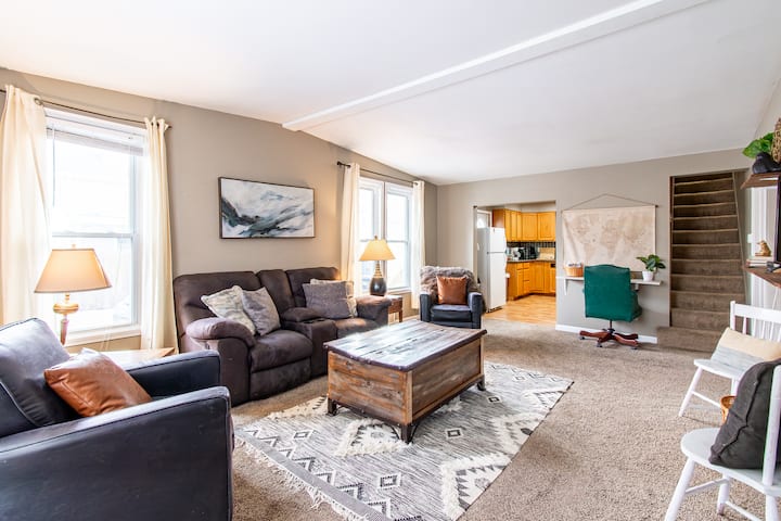 3br I Sleeps 8, Queen X 4, 5 Minutes To Downtown - Fargo, ND