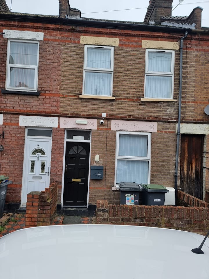 Close To Town Centre. Bus Stop Nearby. - Harpenden