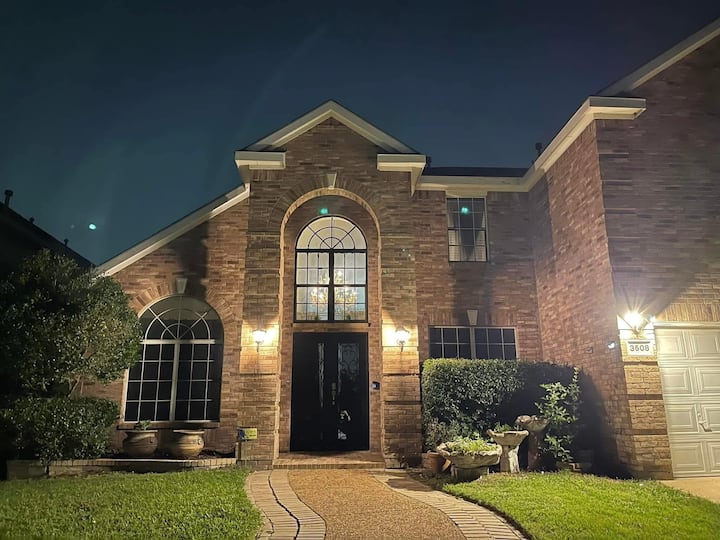 Room 3 Cozy Private Room Upstairs For You - Arlington, TX