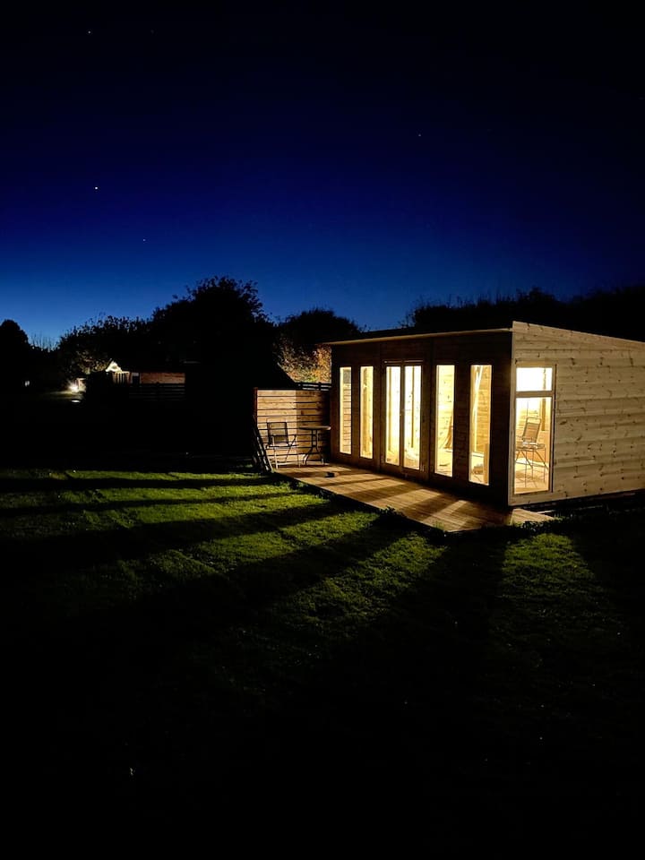 The Yellowhammer Hut - Scarborough