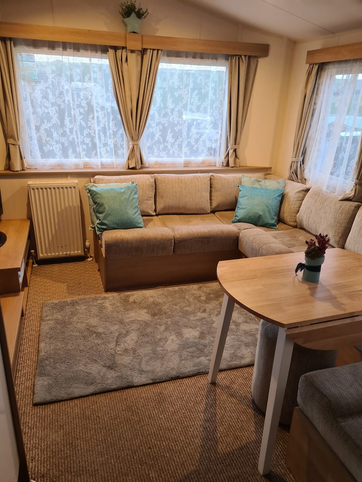 Cosy, Pet Friendly Caravan Close To Porth Beach - ニューキー