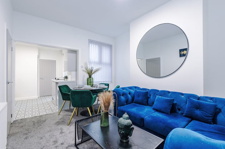 Spacious 5-br Home | Ideal For Contractors - Warrington