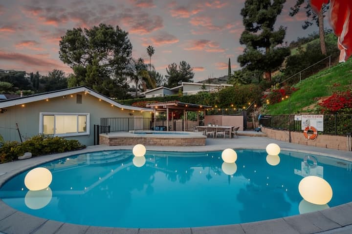 Luxury Views | Pool&spa Heat|games|outdoor Dining - Whittier